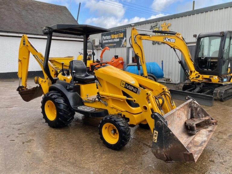 Digger Bidder - 2005 JCB Mini CX backhoe loader