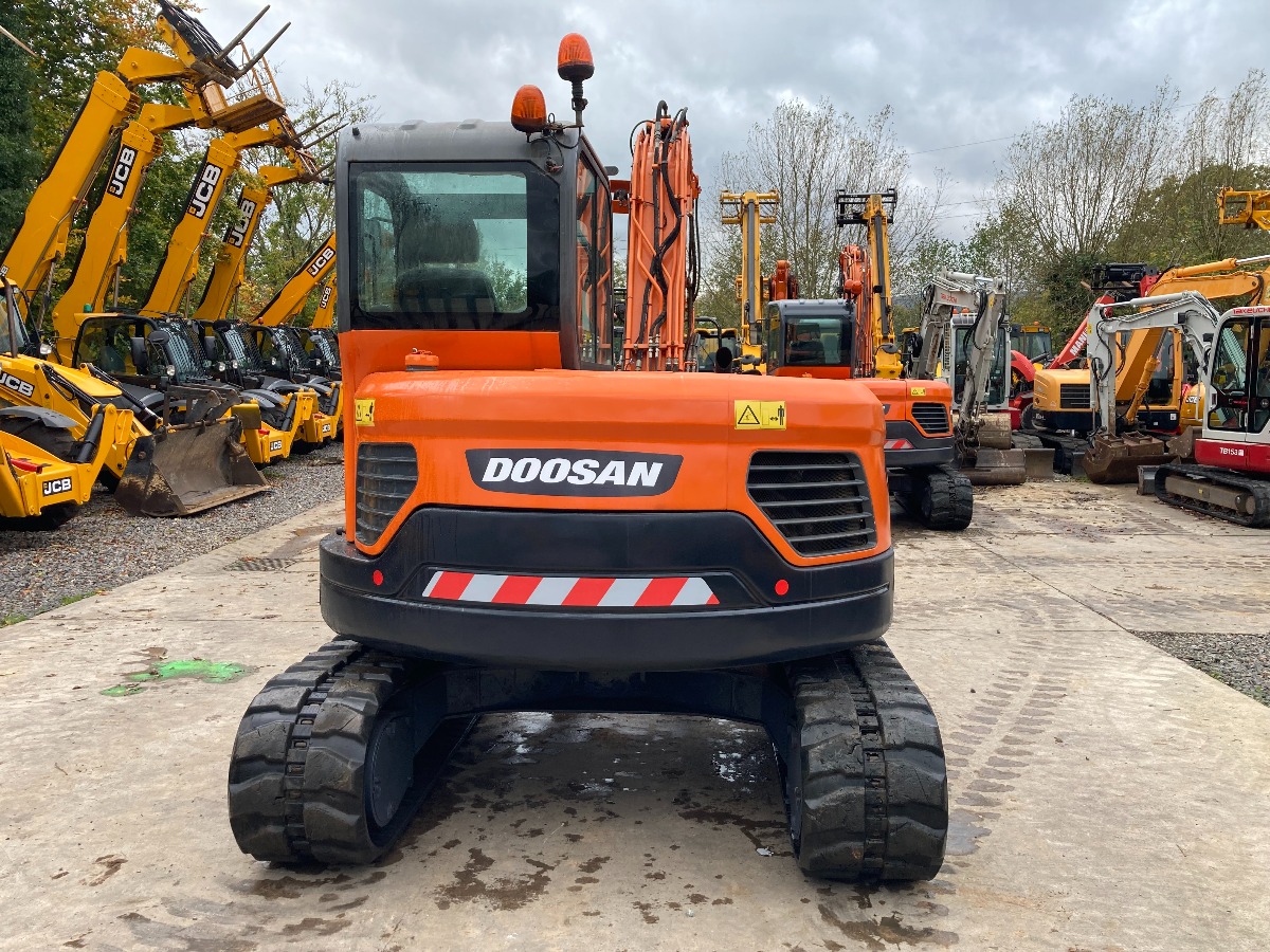 Digger Bidder - 2013 Doosan DX80R excavator